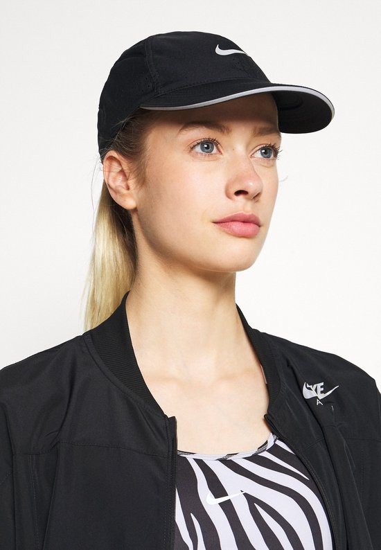 NIKE AEROBILL TAILWIND CAP Zwart | bol
