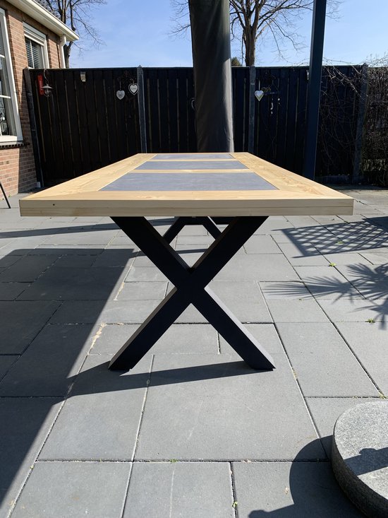 houten steigerhouten tuintafel 173 cm lang - ingelegd met 2 stenen en ...