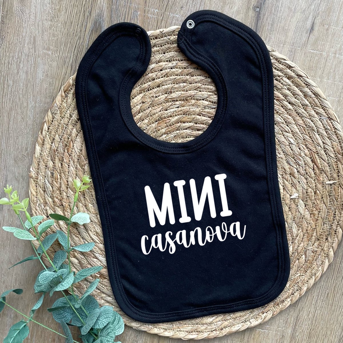 Zwart baby slabbetje met tekst - Mini Casanova - Kraamcadeau ...