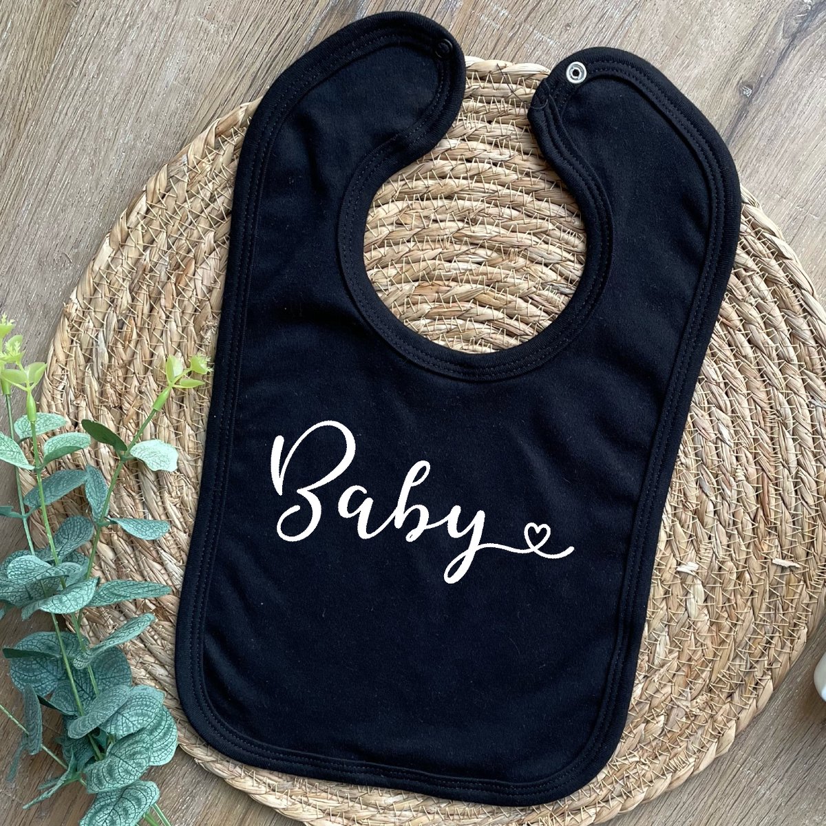 Zwarte slab voor baby met tekst 'Baby' met hartje ...