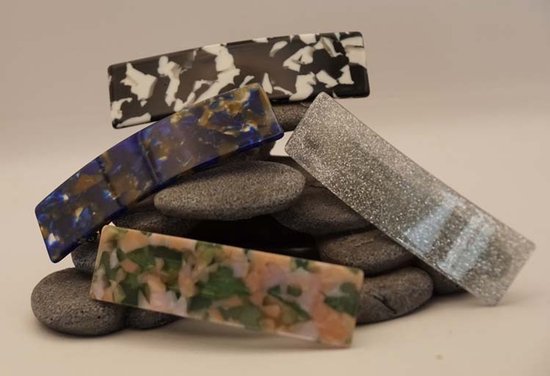 Haarclips set in 4 verschillende kleuren : 1x zwart/wit, 1x blauw/bruin ...