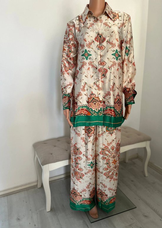 Tweedelige set- classy- comfortabel- satijnen set- dames set- twinset ...