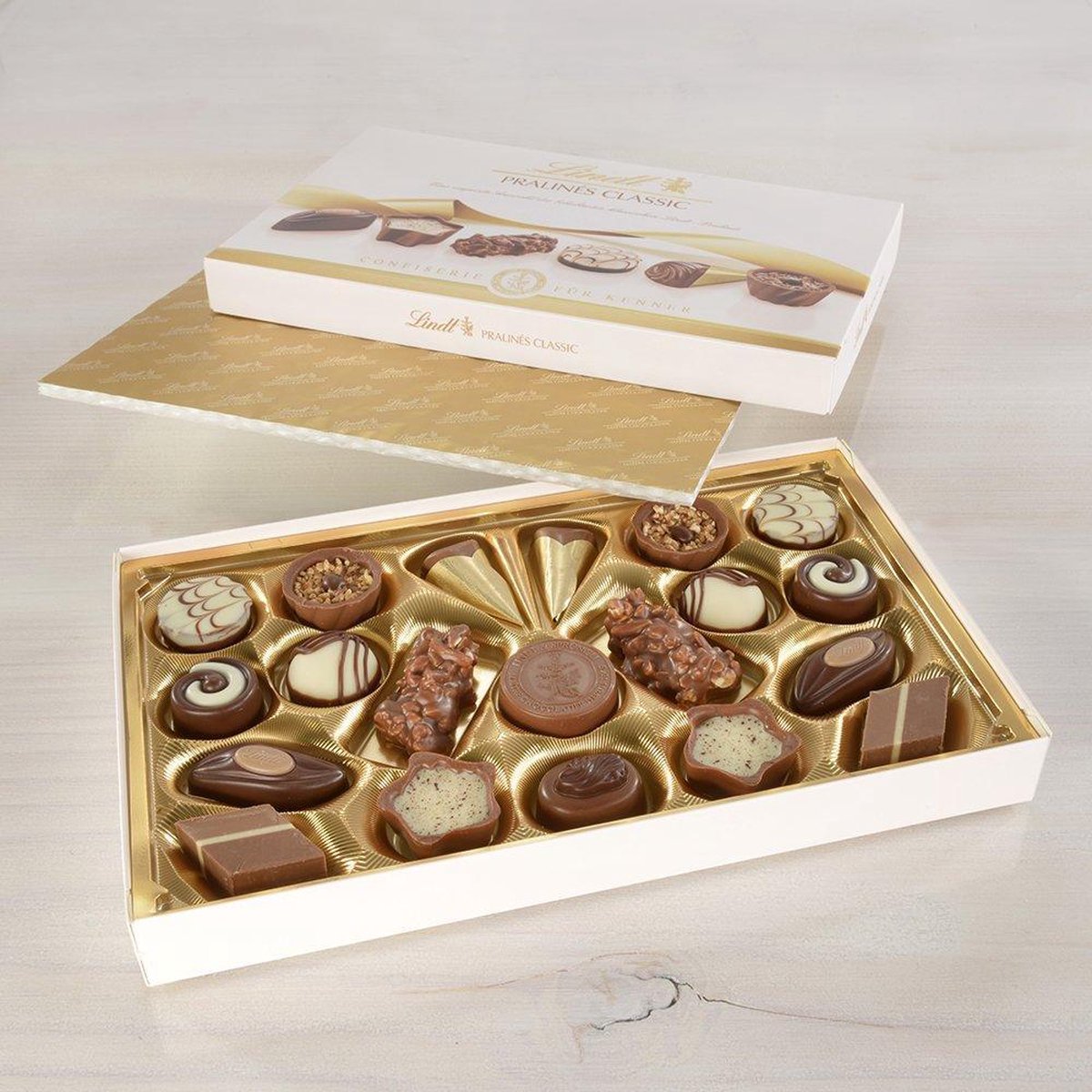 Lindt PRALINES CLASSIC 125 gram - Zwitserse chocolade pralines - Ideaal ...