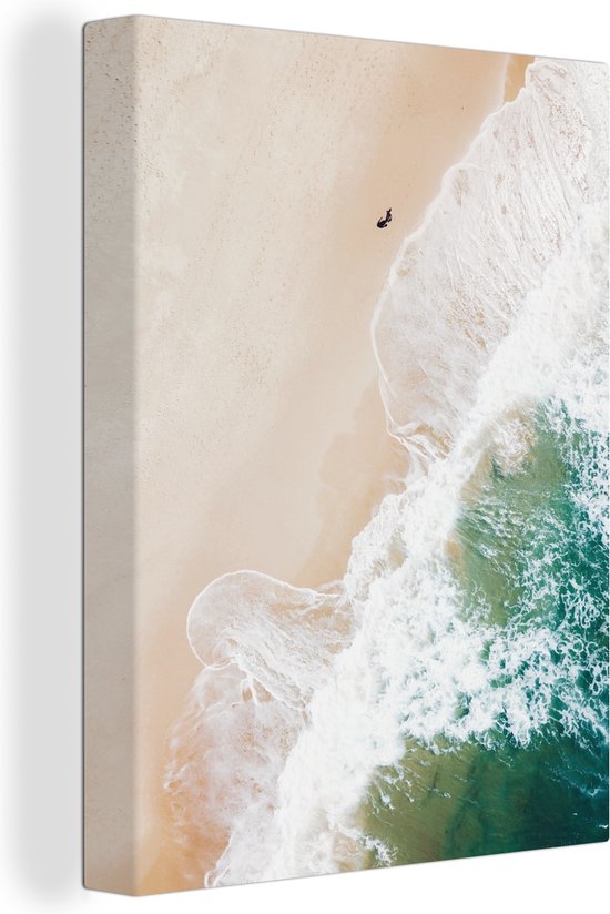 Canvas schilderij 120x160 cm - Wanddecoratie Luchtfoto van een man bij de blauwe... | bol