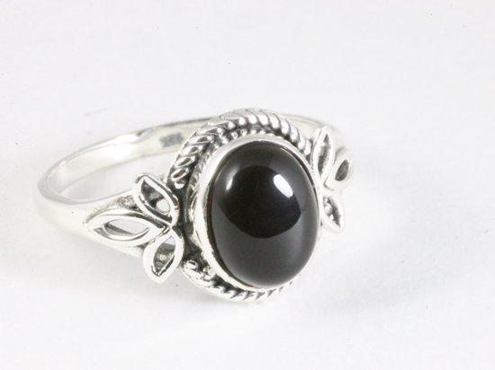 Fijne bewerkte zilveren ring met onyx - maat 16 | bol
