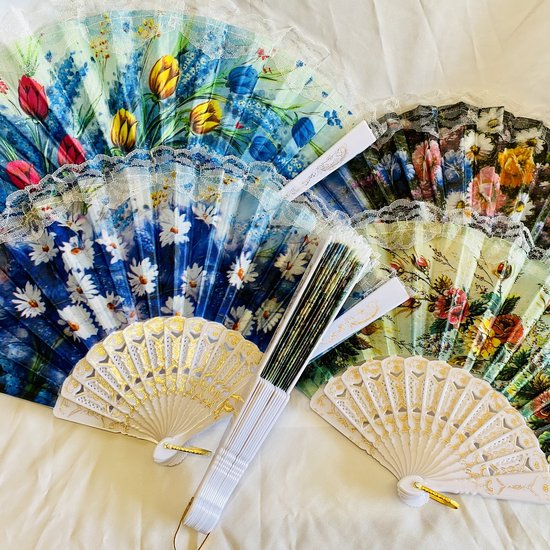 12 stuks Spaanse waaiers multicolor . Dit is een flamenco waaier ...