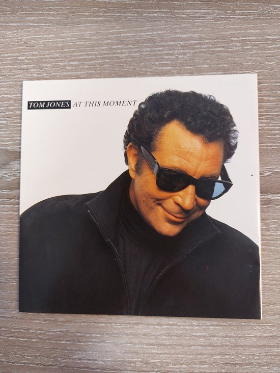 Tom Jones At this Moment, Tom Jones | Muziek | bol