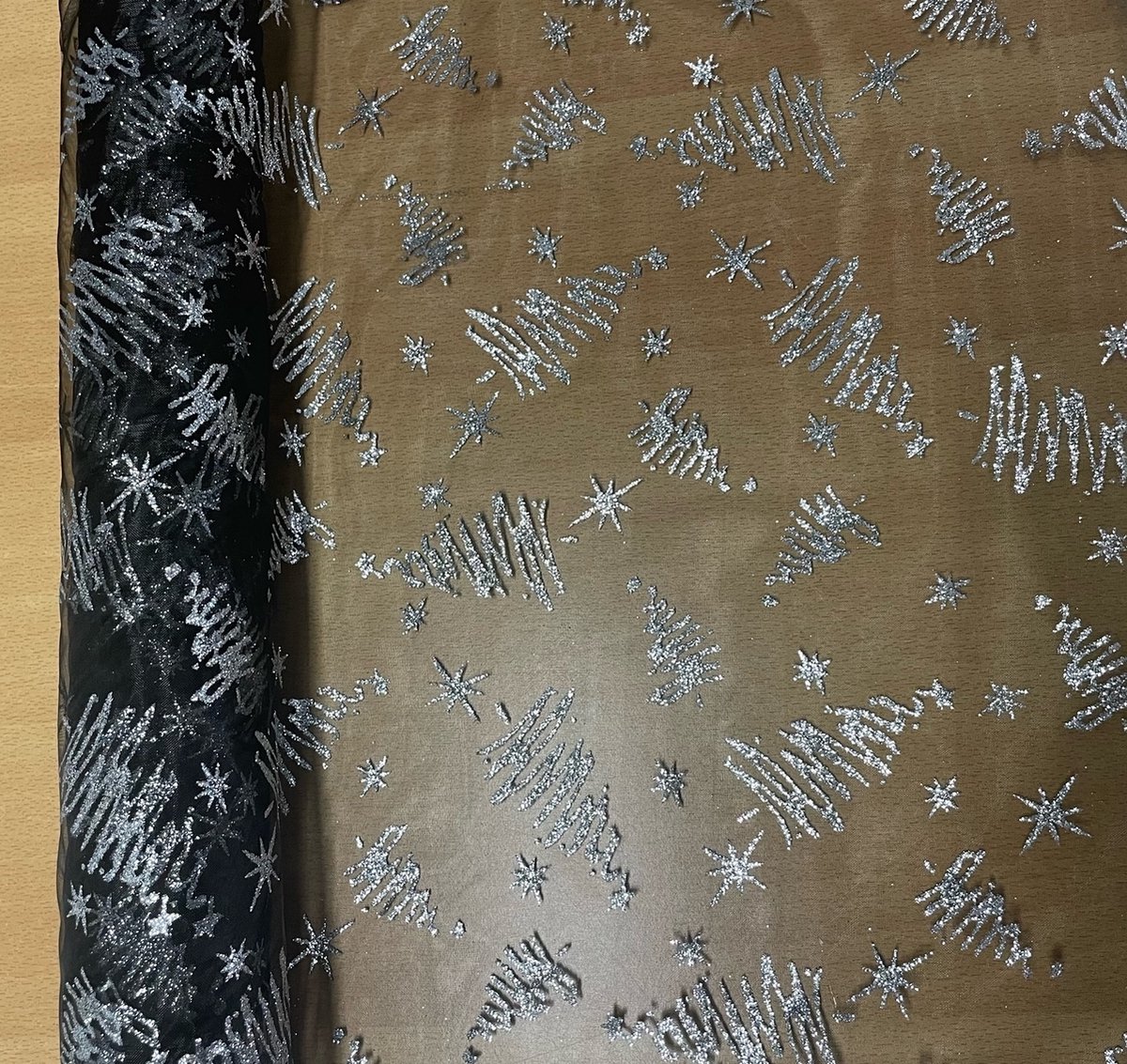 Organza stof op rol 40 x 500 cm - Zwart met boomfiguur in glitter ...