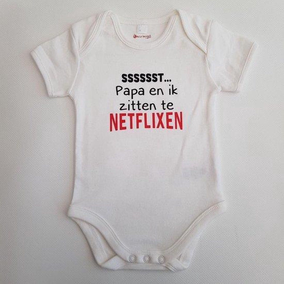 Witte romper met "Sssssst... Papa en ik zitten te netflixen" - maat 74/ ...