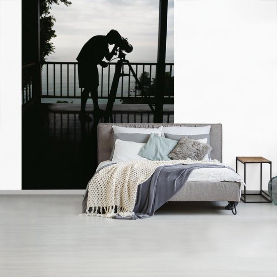 Fotobehang Telescoop - Silhouet van persoon met telescoop breedte 320 ...