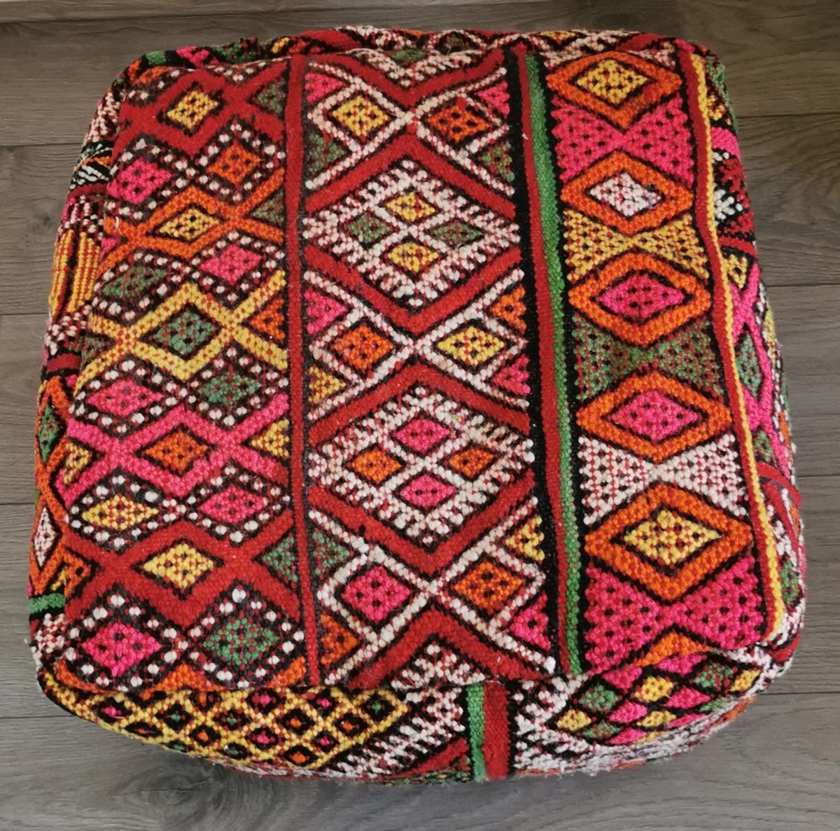 Marokkaanse poef of zitkussen rood geruit | Bohemian | vierkant ...