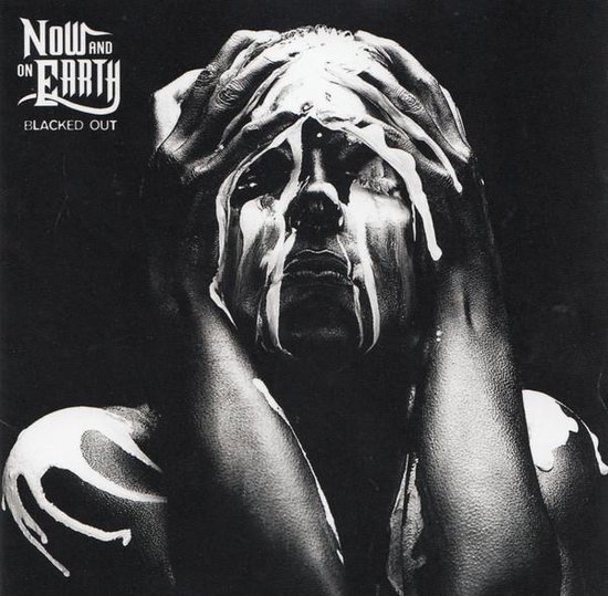 Now And On Earth - Blacked Out | 0045778731923 | Boeken | bol