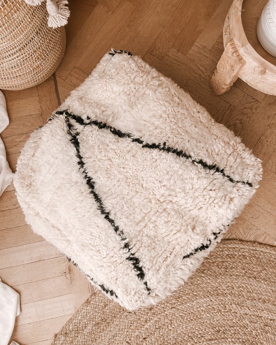 Poef Stripe | Met liefde gemaakt van Marokkaanse wol | Berber poef | bol