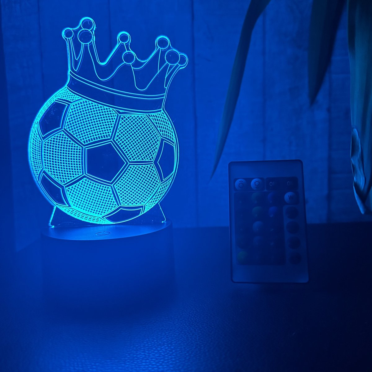 Klarigo® Nachtlamp – 3D LED Lamp Illusie – 16 Kleuren – Bureaulamp ...