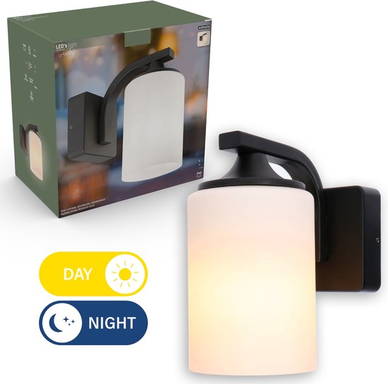 AutoLite LED wandlamp met daglichtsensor - Automatisch aan en uit bij daglicht - Zwart | bol