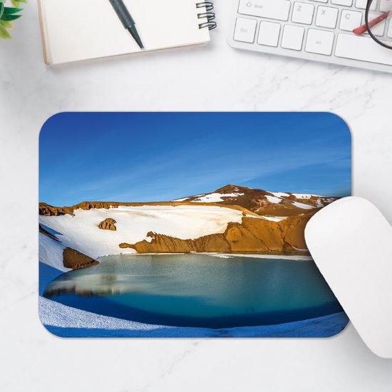 Muismat - Meer in Cirkelvormige Berg met Sneeuw - 25x18 cm - 2 mm Dik ...