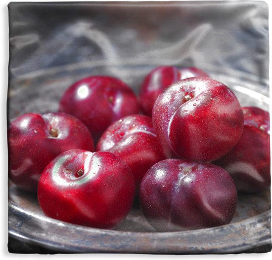 Kussenhoes 60x60 cm - Close up van rode pruimen op schaal - Katoen ...