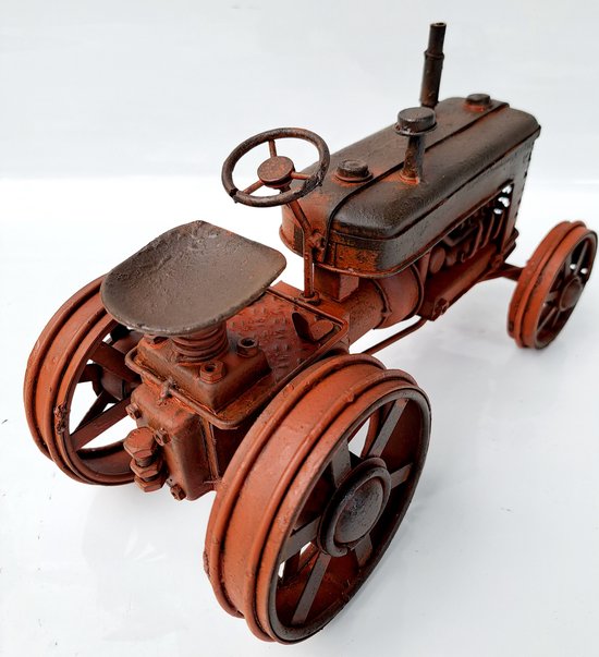 Blikken Tractor BL356 uniek model lengte 28 cm A TIN MODEL OF A TRACTOR ...