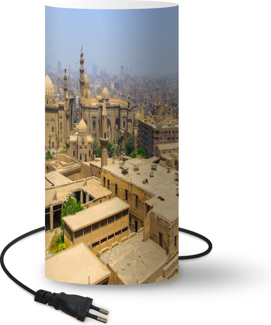 Lamp Cairo - Felle zon schijnt over gebouwen in Egyptische stad Caïro ...