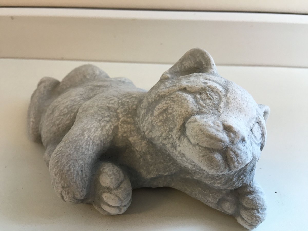 Katten sculptuur, liggende kat, vol steen | bol.com