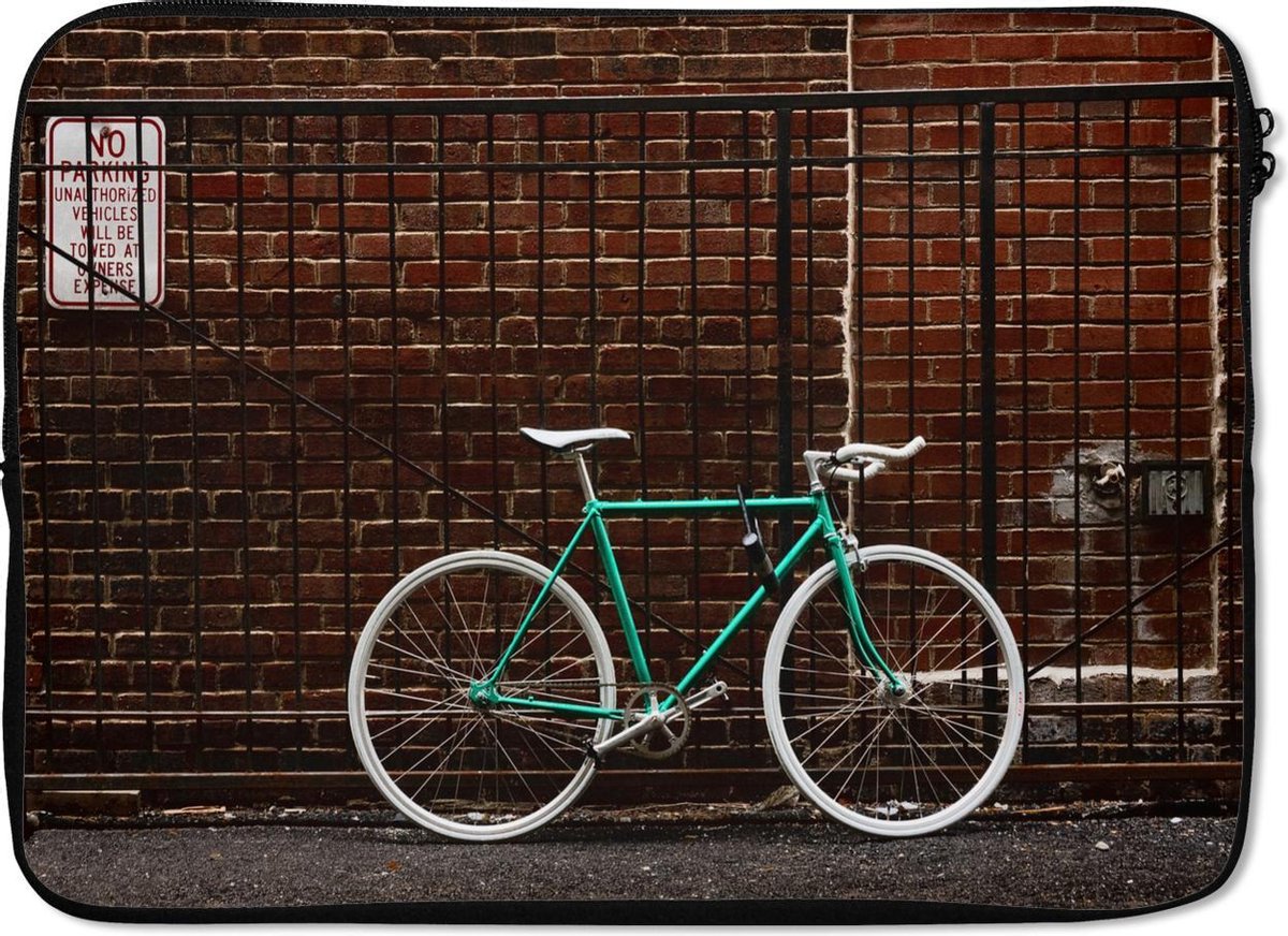 Laptophoes 13 inch - Groene fiets bij het hek - Laptop sleeve ...