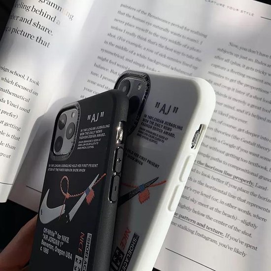 Nike “AIR JORDAN 1” IPhone 12 Hoesje - iPhone 12 Case - iphone 12 ...