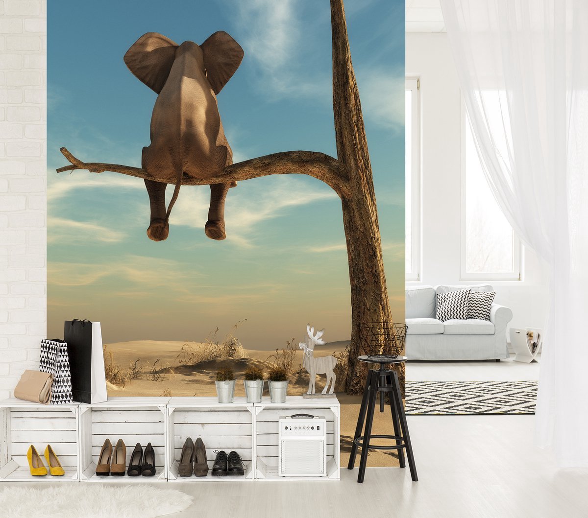 Fotobehangkoning - Behang - Fotobehang - Olifant in Boom - Vliesbehang ...