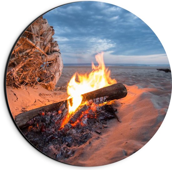 Dibond Muurcirkel - Kampvuur - Vuur - Vlam - Strand - Zand - Wolken ...