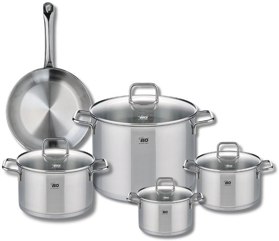 Set van 1 kookpan van 24 cm en 4 braadpannen van 14, 16, 20 en 26 cm ...