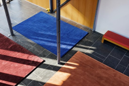 Layered Solid Wool Ruby Red vloerkleed - maat 250 x 350 cm | bol