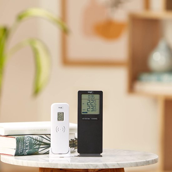 Outdoor Digital Wireless Thermometer with Transmitter - Maximum/Minimum ...