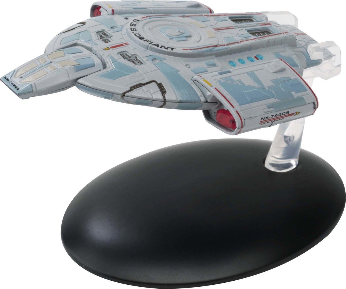 Star Trek: Deep Space Nine - USS Defiant NX-74205 Model Ship | bol