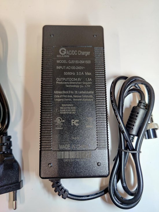 48V oplader e-step, output 54.6V met 1.5A - drie pins aansluiting voor ...