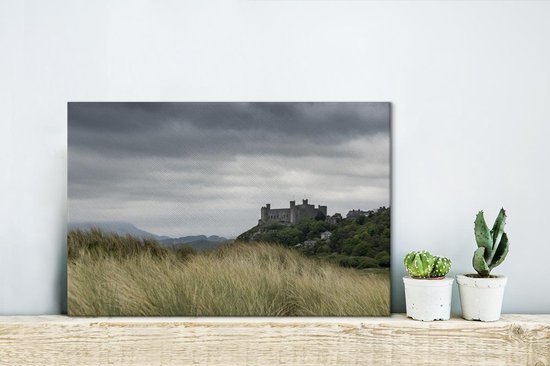 Canvas Schilderij De natuur met op de achtergrond een kasteel uit de ...