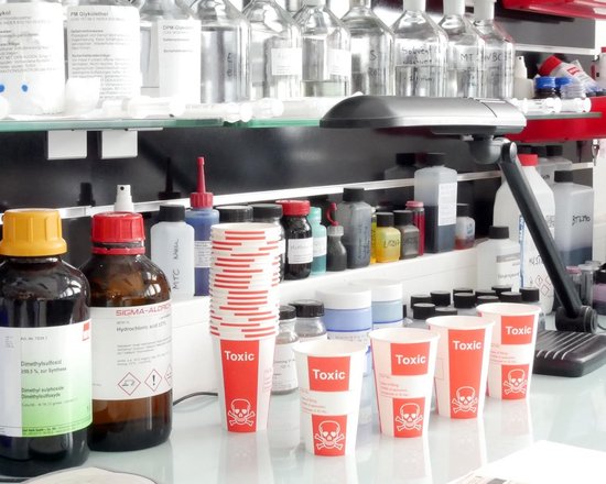 50x Grote Kartonnen Bekers 500ml met Toxic/Doodskop Opdruk - Voor Feest ...