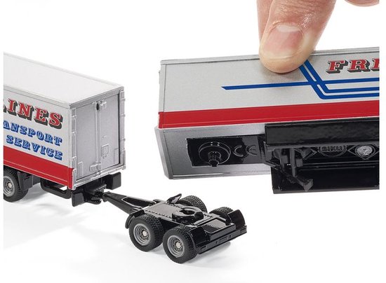 SIKU Road Train Vrachtwagen - Amerikaanse truck met 2 opleggers - 1806 ...