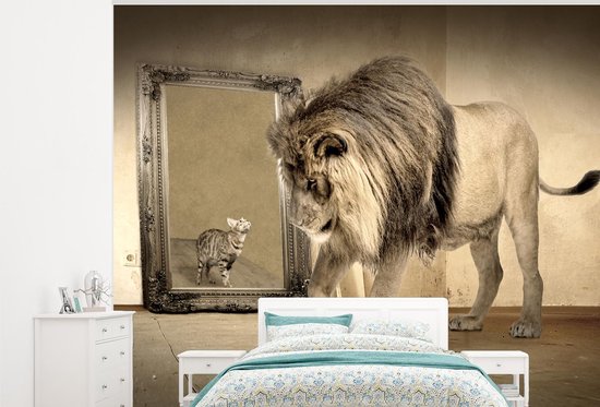 Behang - Fotobehang Leeuw - Kat - Spiegel - Breedte 300 cm x hoogte 240 ...