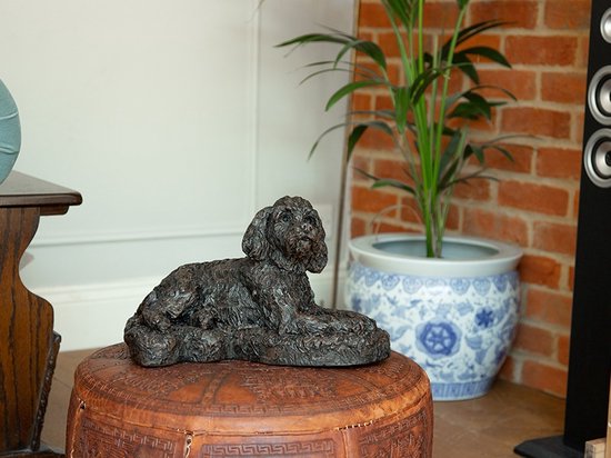 Petributes Urn Beeld - Voor hond Cockapoo - Antiek brons - 2,2 liter ...