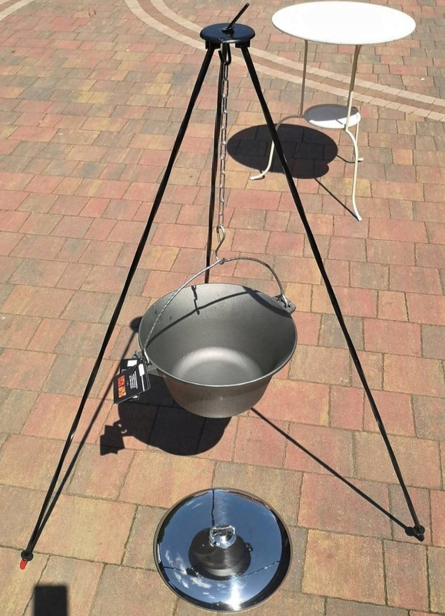 Driepoot met pot, Hongaarse ketel met deksel. Gietijzer pot, BBQ pan ...