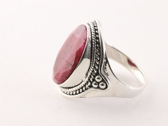 Bewerkte zilveren ring met robijn - maat 19.5 | bol.com