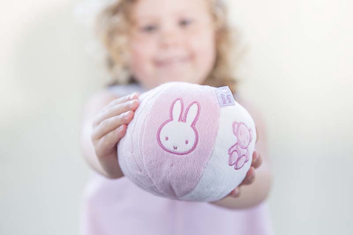 Nijntje Bal met rammeltje roze | bol.com