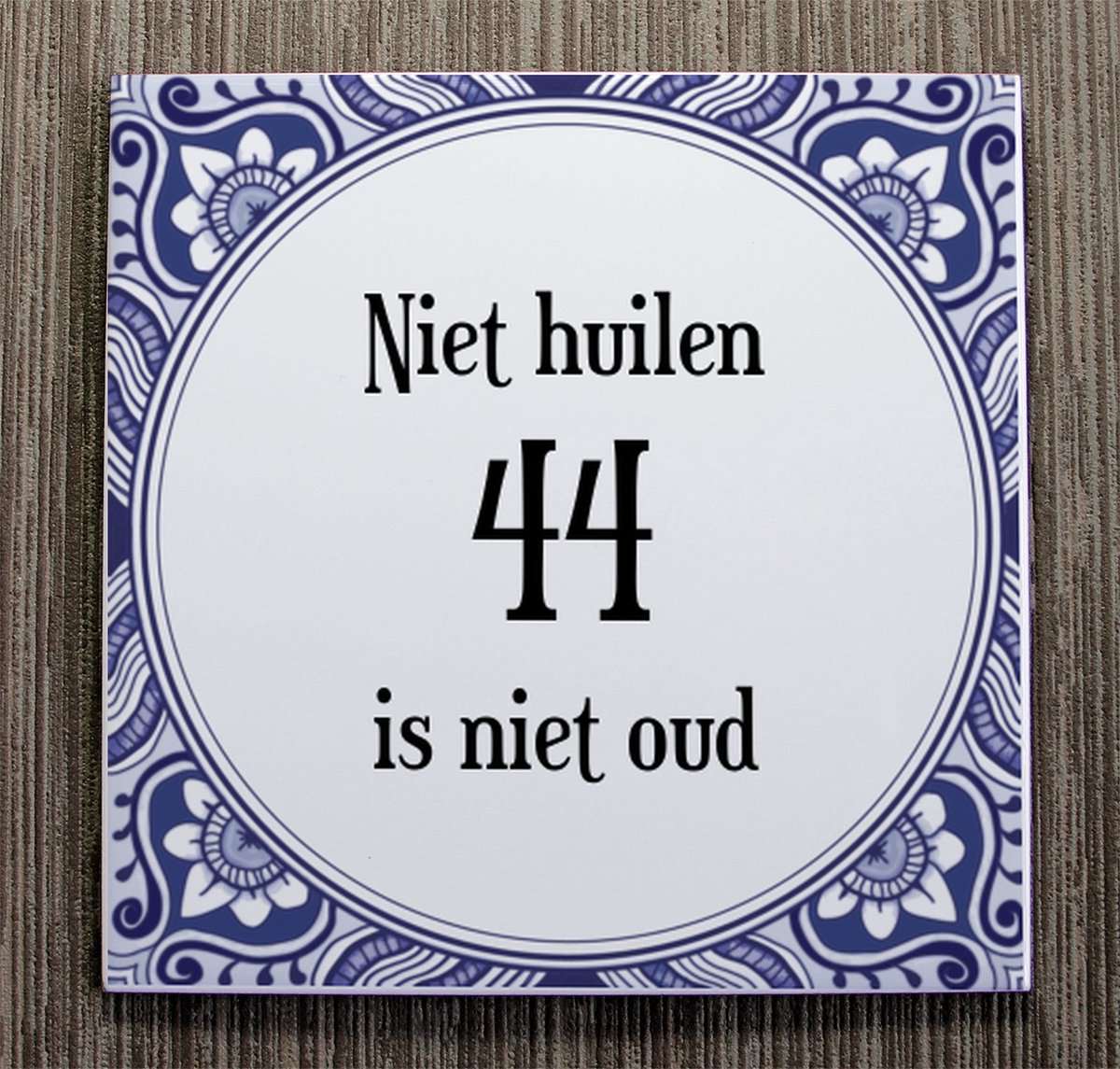 Verjaardag Tegeltje met Spreuk (44 jaar: Niet huilen 44 is niet oud ...