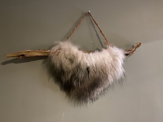 Wolhanger - schapenvacht - woltoef - wandhanger wol - woonaccessoires ...