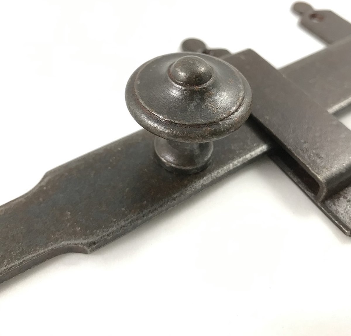 Een grendel, slot voor op de poort, valslot gemaakt van zwaar ...