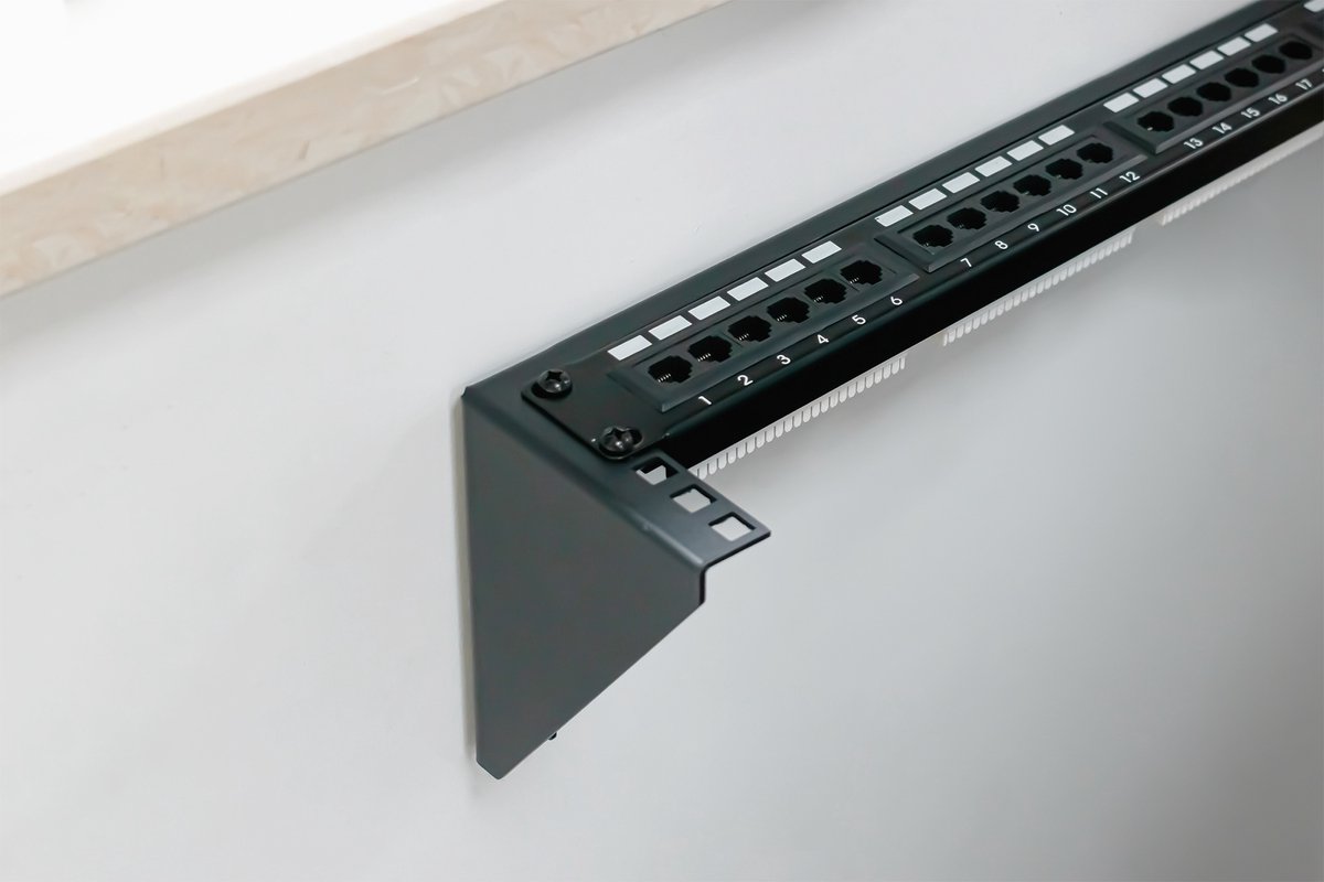 19 verticale muurbeugel 2U zwart - Server kast | bol