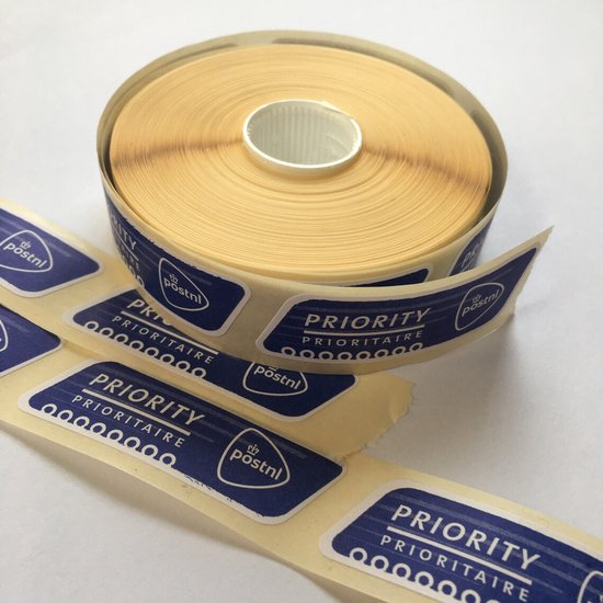 Priority Sticker voor internationale brieven en pakketten van PostNL - Rol van 500 stuks | bol