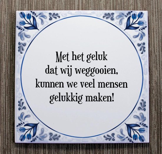 Tegeltje met Spreuk (Tegeltjeswijsheid): Met het geluk dat wij weggooien, kunnen we... | bol