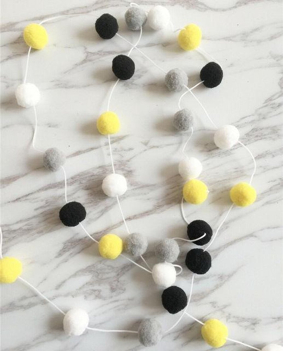 Slingers Handgemaakte Pom Pom Guirlande – Slinger | Geel - Wit - Grijs ...