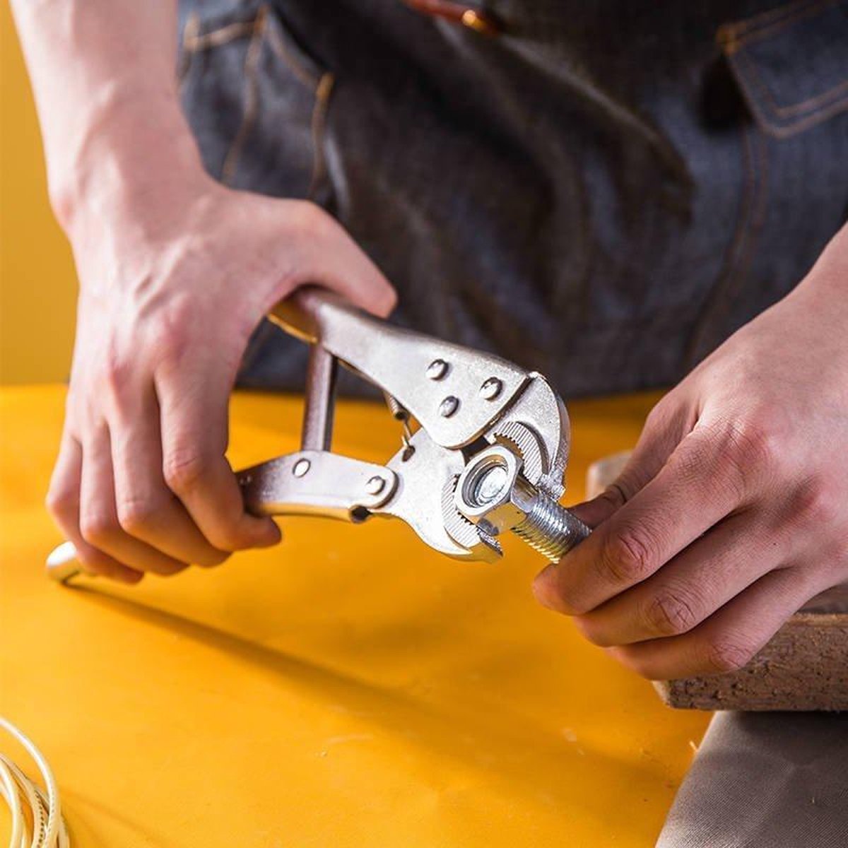 Gebogen griptang 10" Deli Tools EDL2001 (zilver) | bol