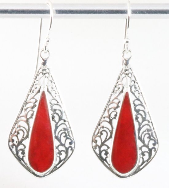 Lange opengewerkte zilveren oorbellen met rode koraal steen | bol